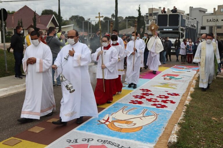 Corpus Christi terá tapetes, missa e procissão em Curitiba
