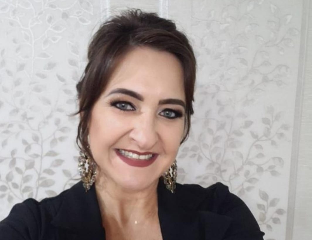 Mulher morta a facadas pela filha recebe homenagens nas redes