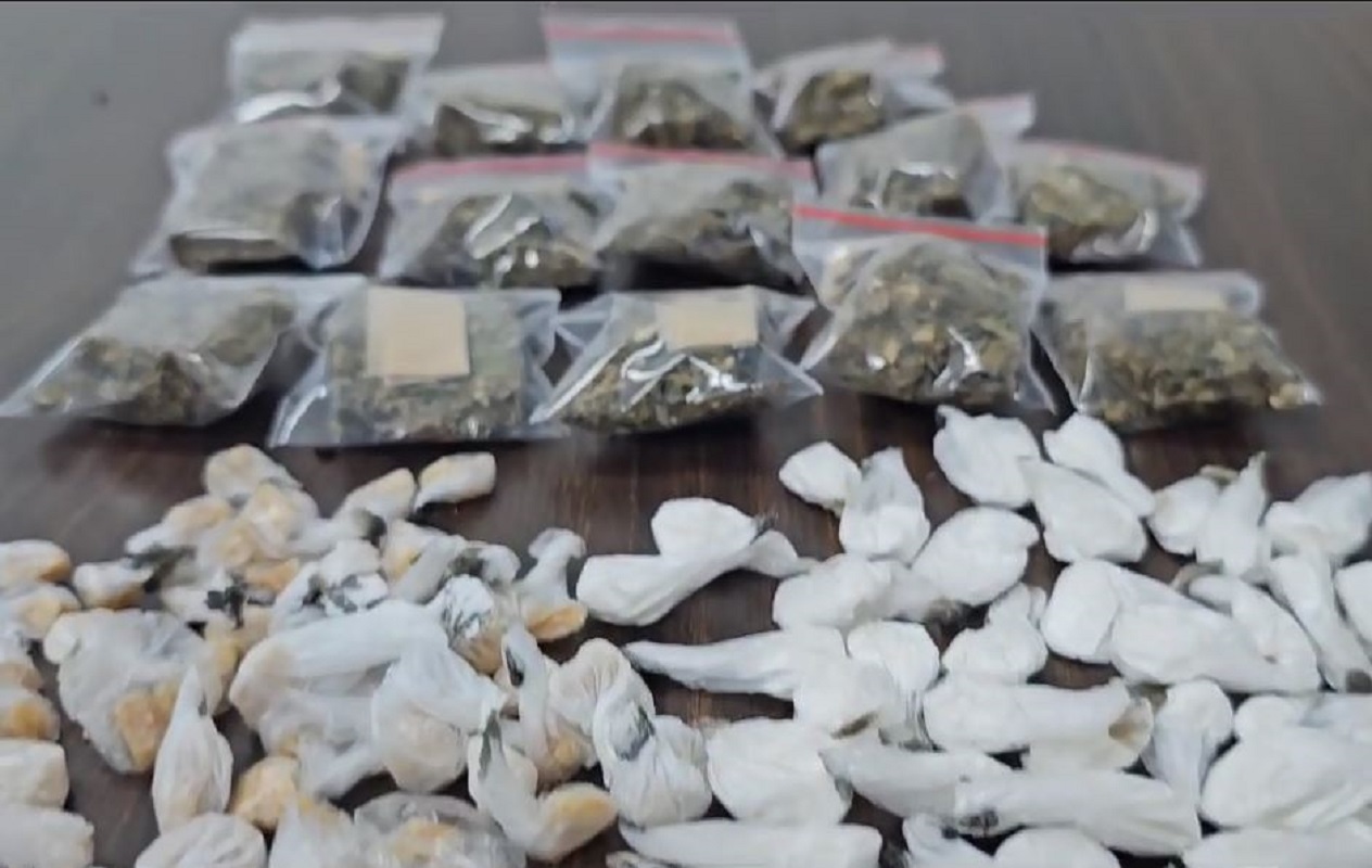 Rapaz é preso com drogas e diz que começou no tráfico há 2 dias