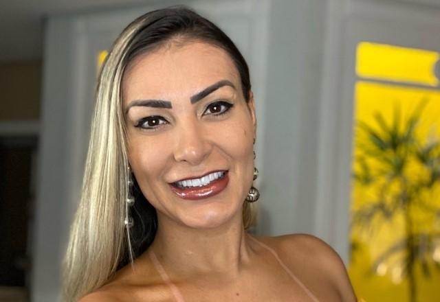 Andressa Urach volta para boate de entretenimento adulto