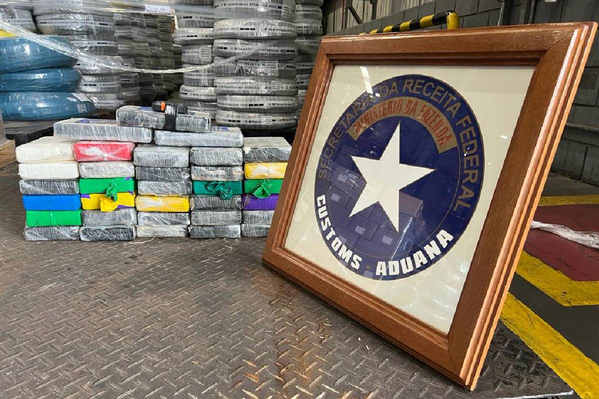 Receita Federal acha cocaína com GPS no Porto de Paranaguá