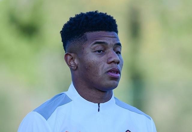 David Neres chega ao Brasil após fugir de guerra na Ucrânia