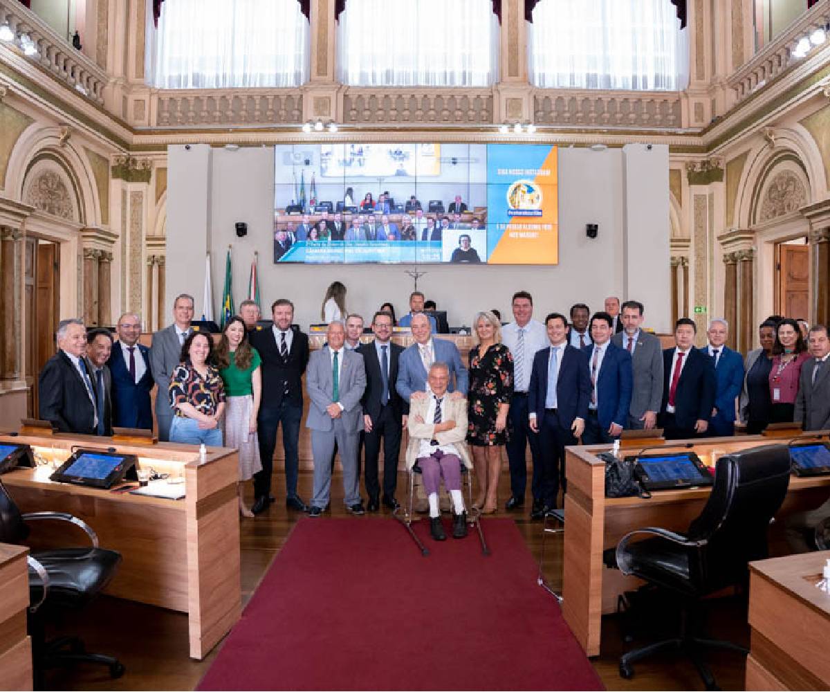 Vereadores aprovam criação do Dia do Rei Pelé em Curitiba