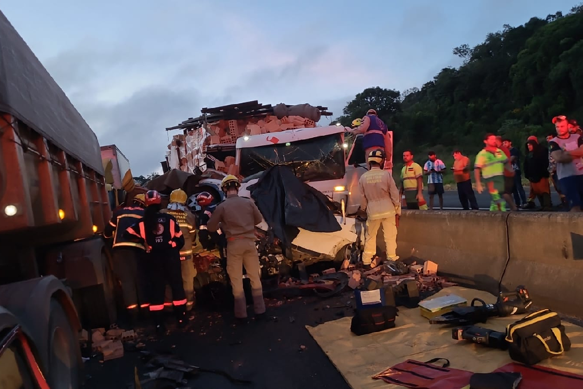 Engavetamento BR-277: batida entre 6 veículos deixa dois mortos