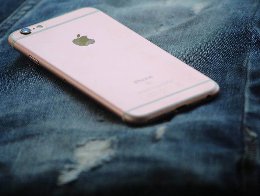 Parceria entre operadora e Apple tem iPhone por 50% do preço