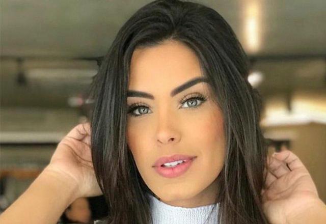 Ivy Moraes sensualiza ao posar de biquíni em Jericoacoara