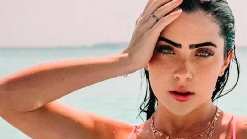 Jade Picon trava em pergunta sobre caso com cantor