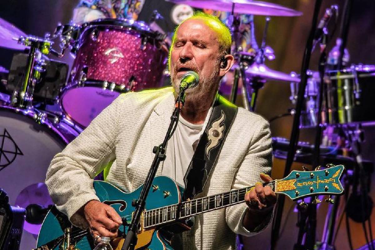 Ícone dos anos 1980, Men At Work anuncia show em Curitiba