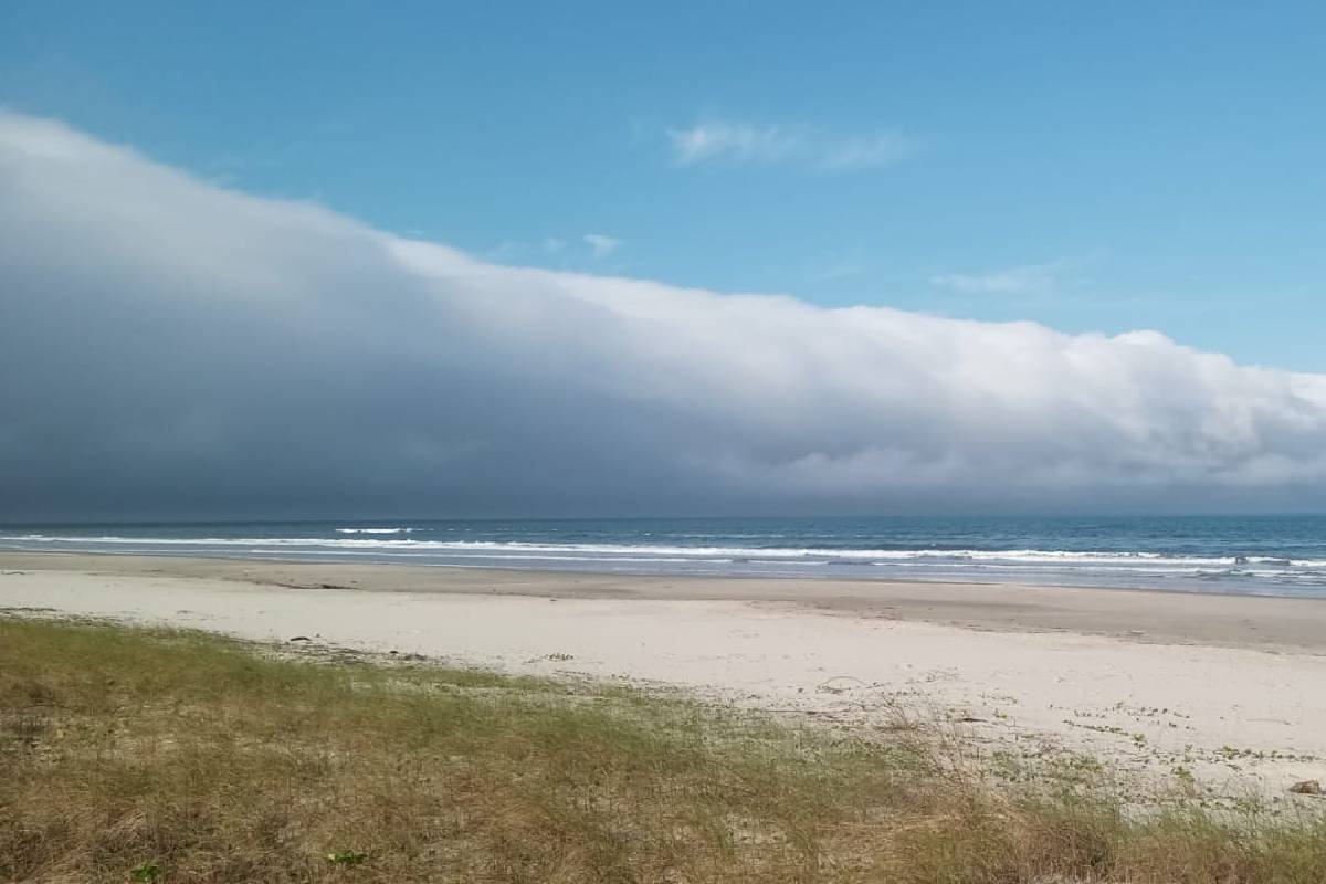 Nuvem Rolo no Mar: o que é a nuvem gigante que assustou o litoral