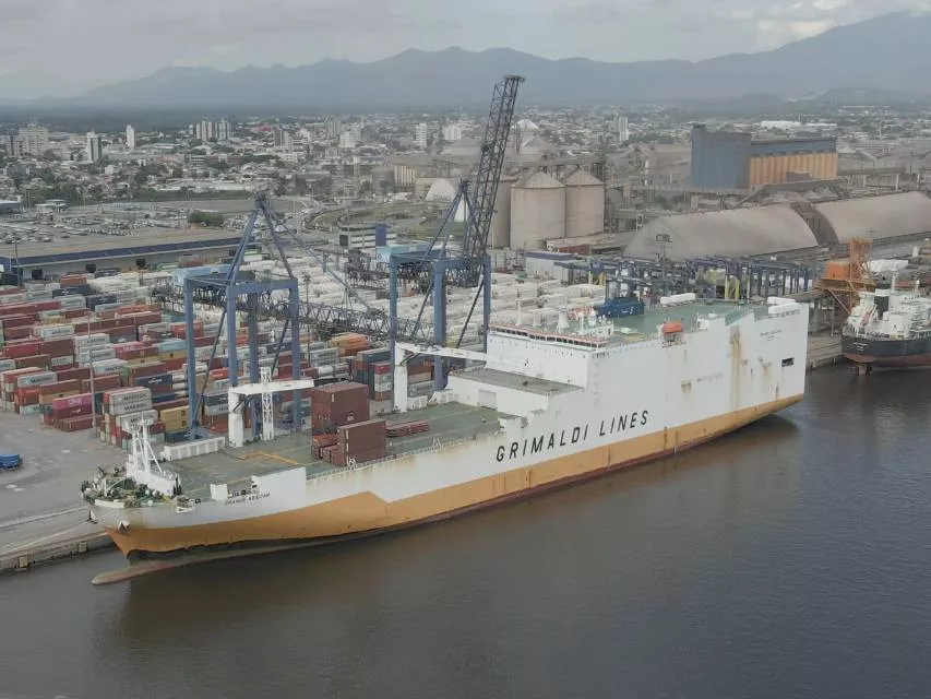 Paranaguá recebe maior navio Ro-Ro em capacidade no terminal