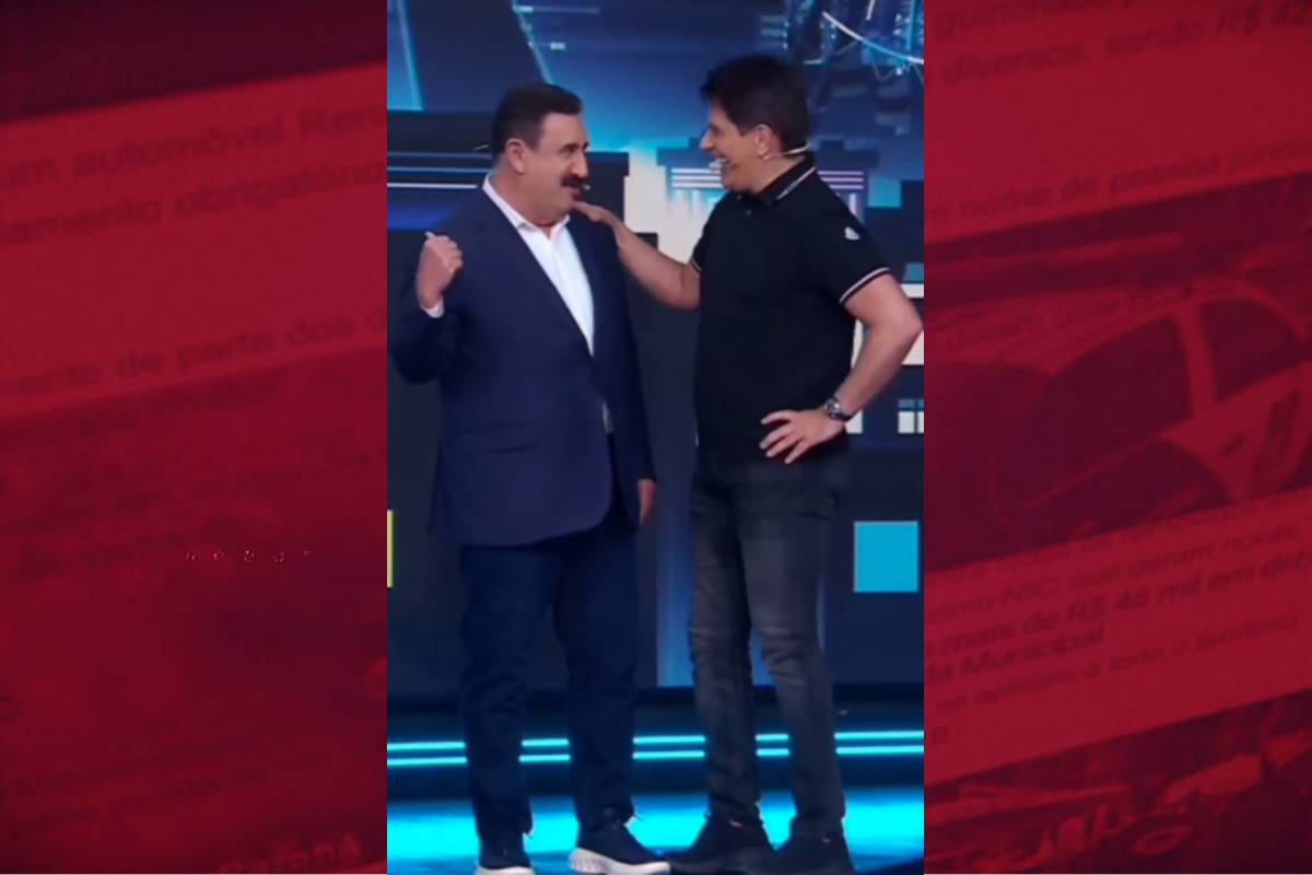 Ratinho imita César Filho e é pego no flagra pelo jornalista