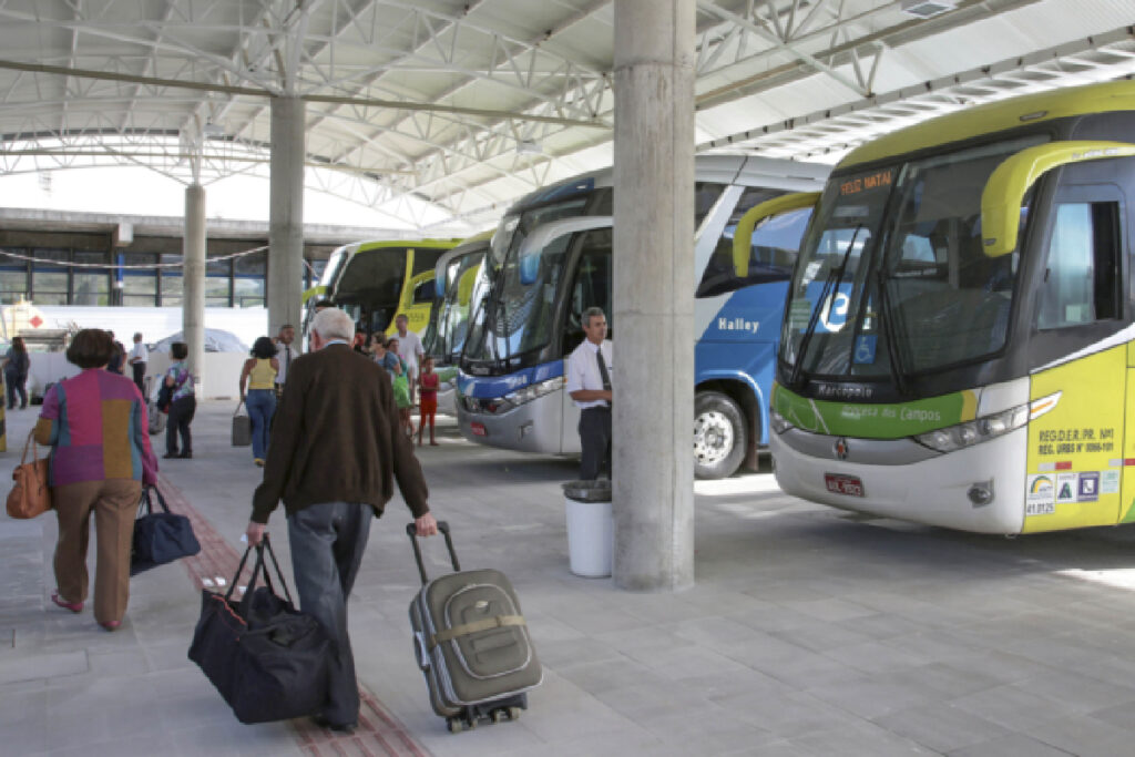 Rodoviária de Curitiba prevê 90 mil embarques para o Ano Novo