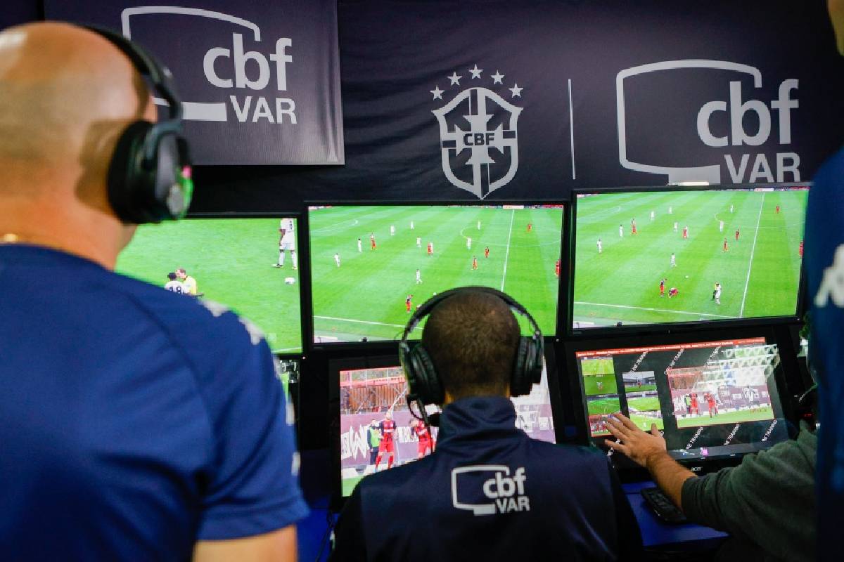 Supercopa do Brasil 2024: árbitro vai explicar decisões do VAR