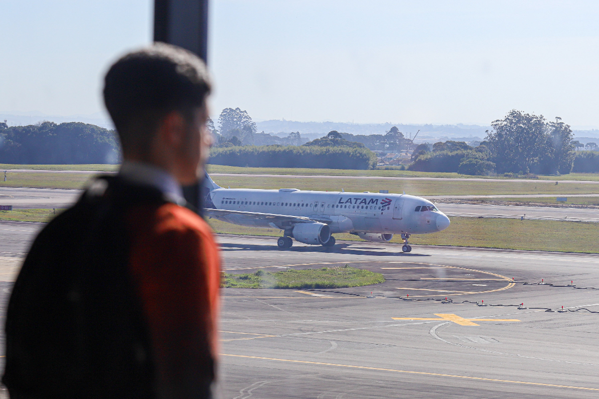 Rota direta Lima-Curitiba começa com três voos por semana