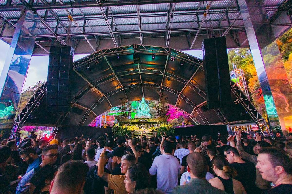 Warung Day Curitiba: festival eletrônico agita a capital