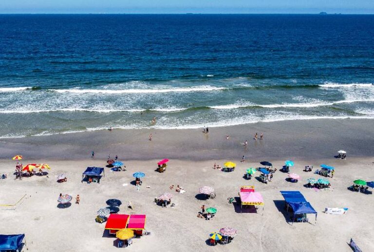 Confira as praias e prainhas seguras para banho no Paraná