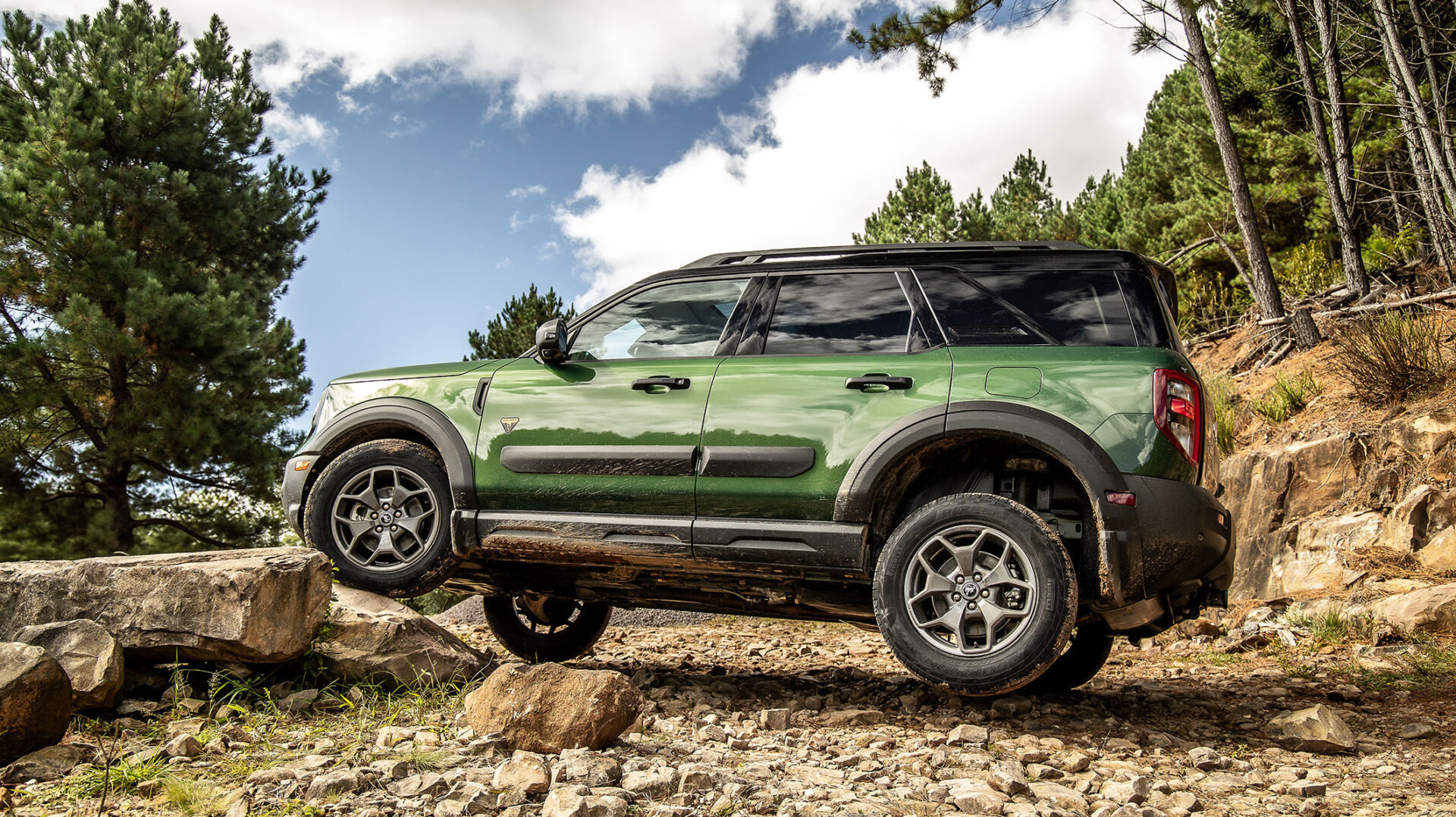 Ford Bronco 2025 chega ao Brasil com o DNA off-road