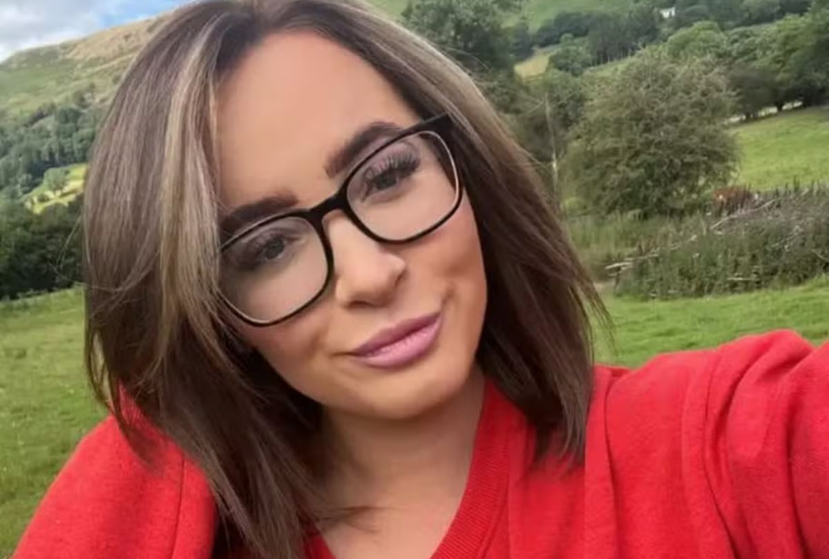 Professora bêbada xinga alunos e os obriga a dançar 'Macarena'