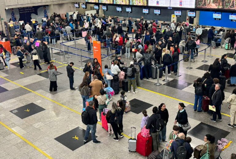 Nevoeiro cancela voos em Curitiba e gera caos no aeroporto