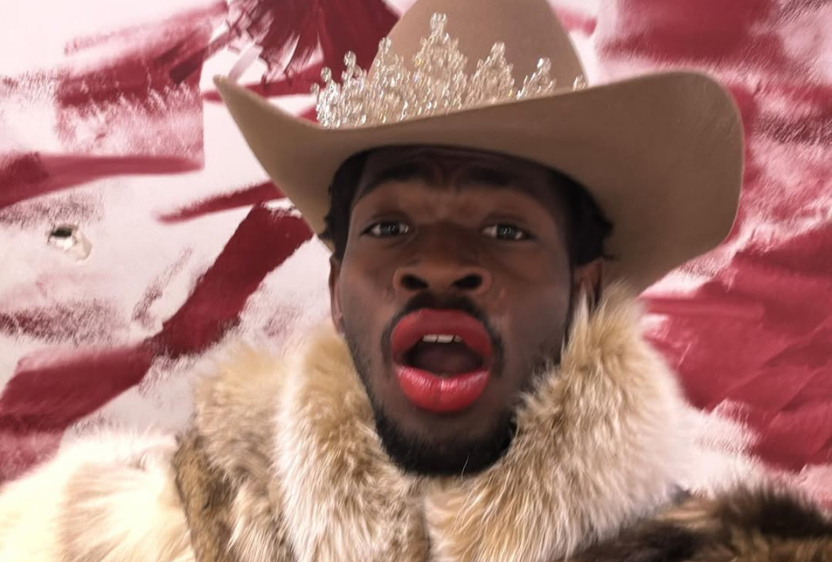 Lil Nas X é preso em Los Angeles por andar na rua seminu