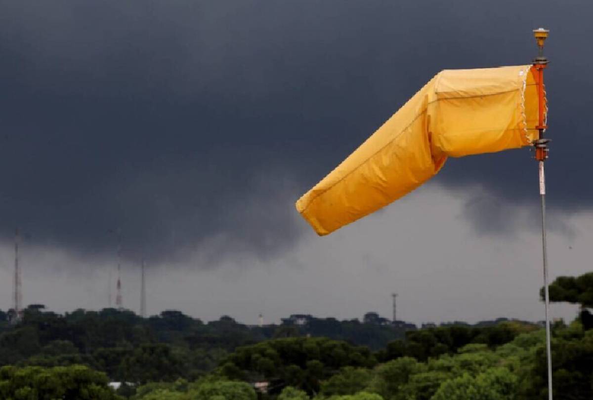 Inmet alerta para chuvas intensas e ventos de 60 km/h no Paraná