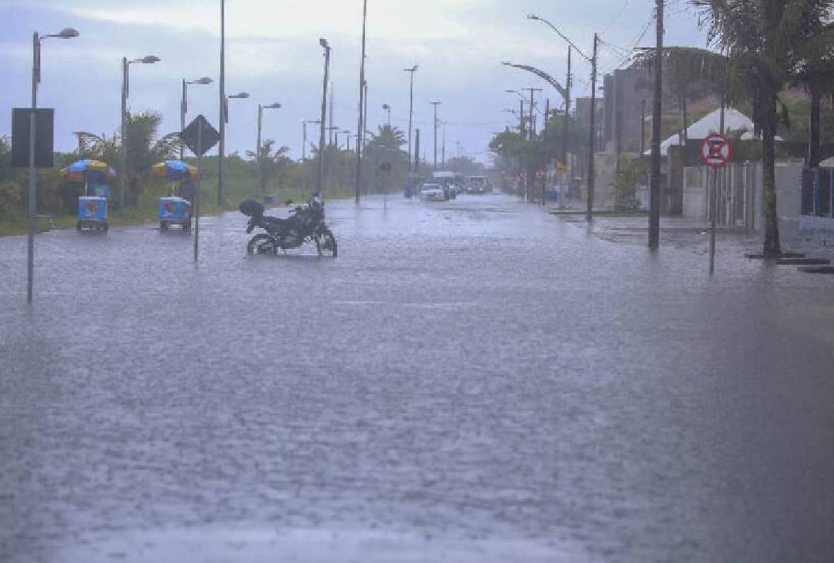 Inmet emite alerta de chuvas intensas para todo o Paraná