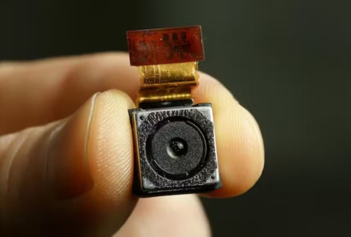 Ex-marido instala câmera escondida e divulga imagens de mulher