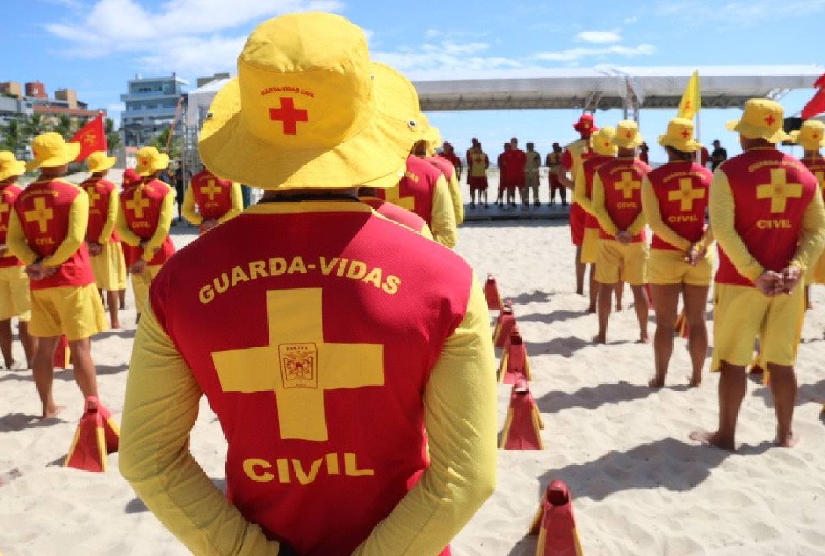 Bombeiros abrem inscrições para curso gratuito de guarda-vidas